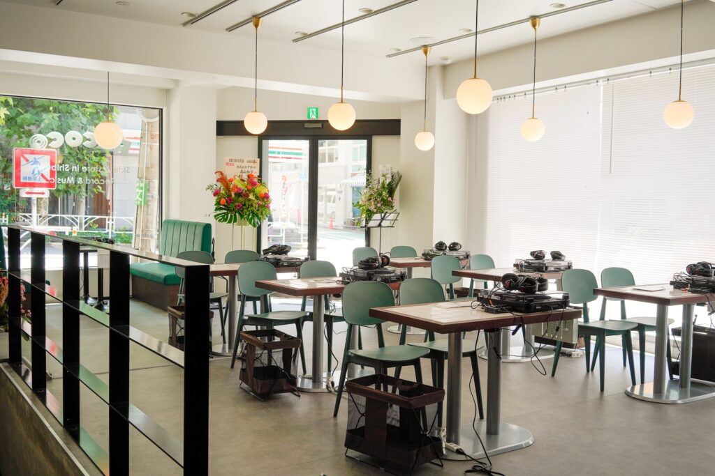 RECOCO(レココ) 渋谷＆下北沢 レコードが聴けるカフェ