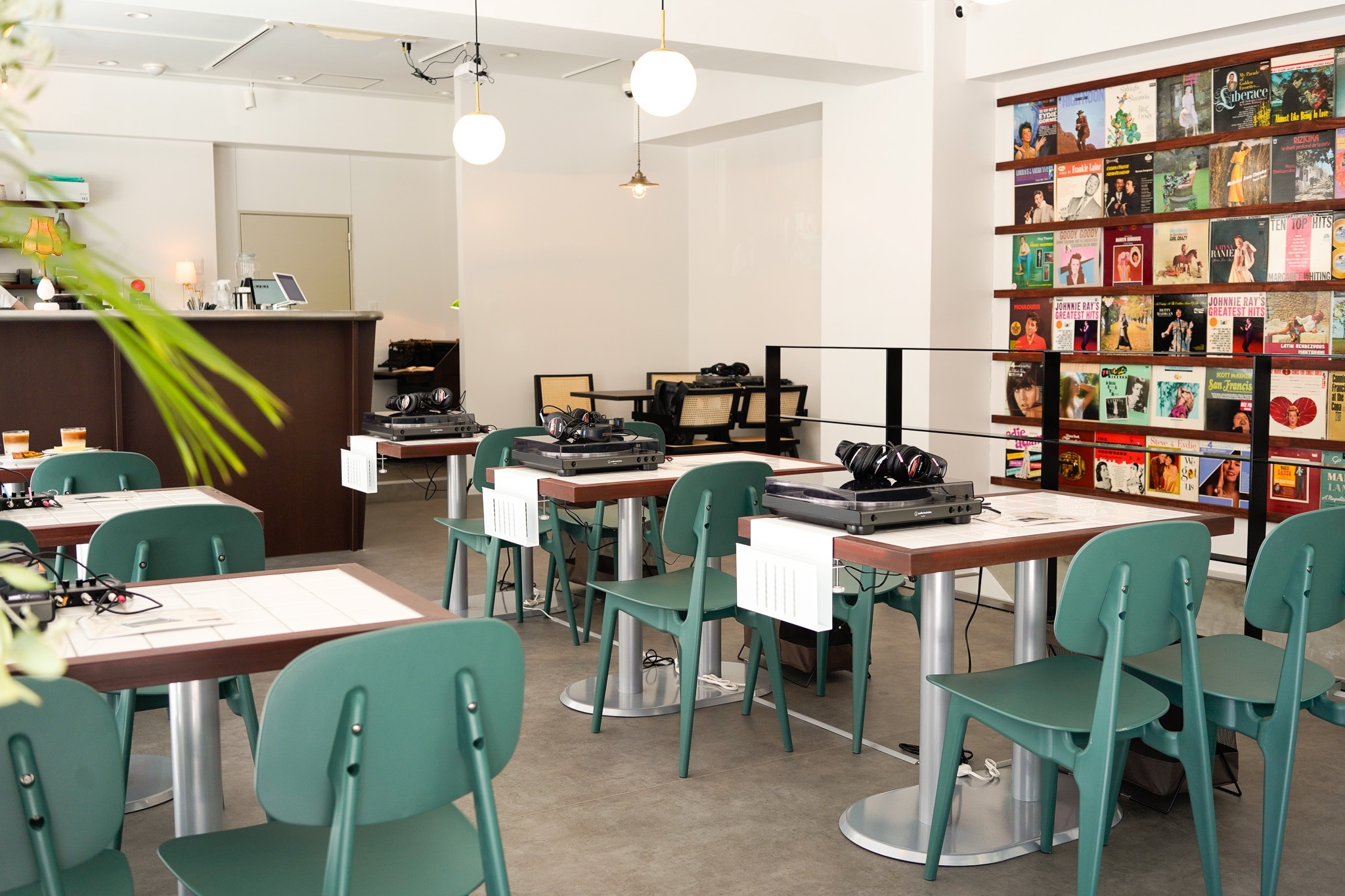 RECOCO(レココ) 渋谷＆下北沢 レコードが聴けるカフェ