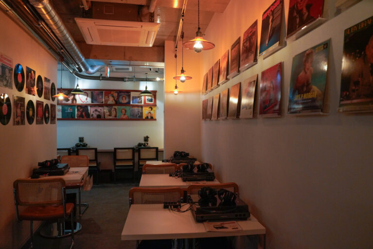 RECOCO(レココ) 渋谷＆下北沢 レコードが聴けるカフェ